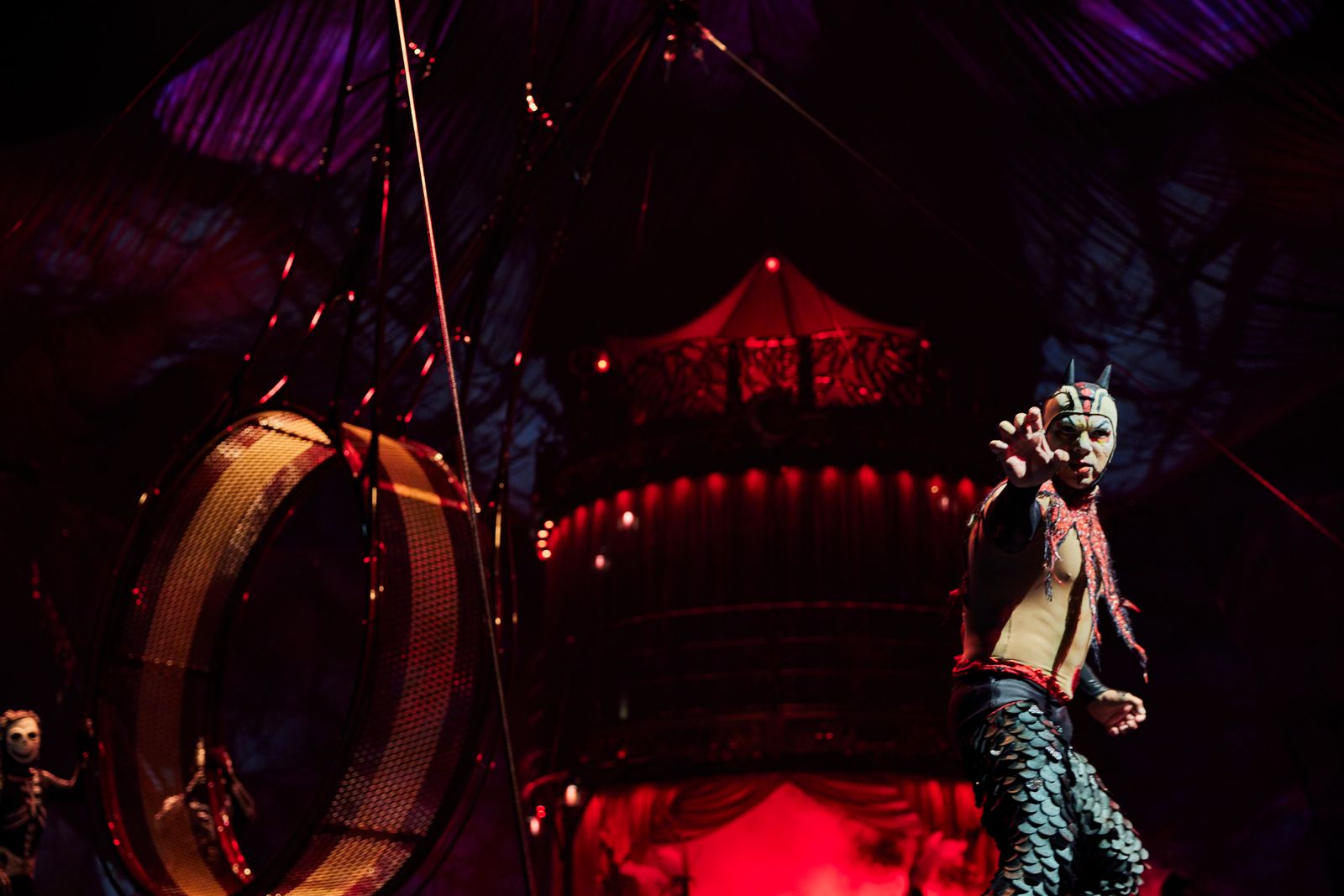 Stoic moms, guilt-ridden dads and Cirque du Soleil: this week in ...